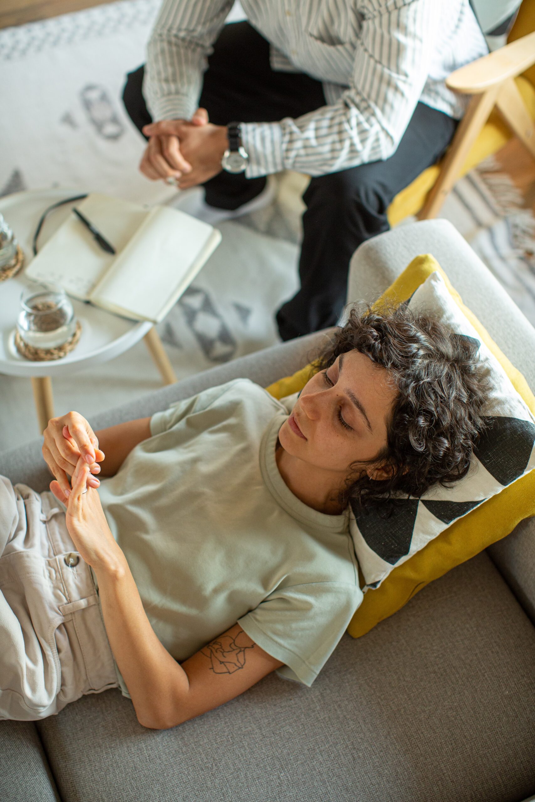 20 Questions to Ask Your Therapist First Meeting - GenTwenty